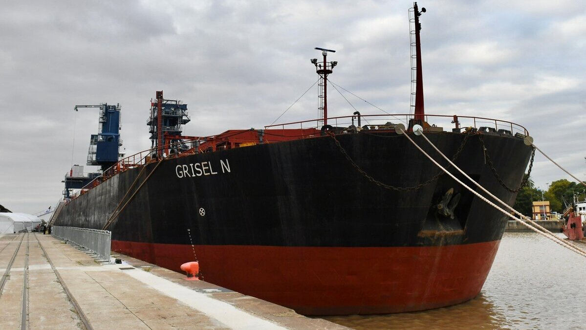 Entró en operación Grisel N, la estación flotante para carga de granos en el Río de la Plata ...